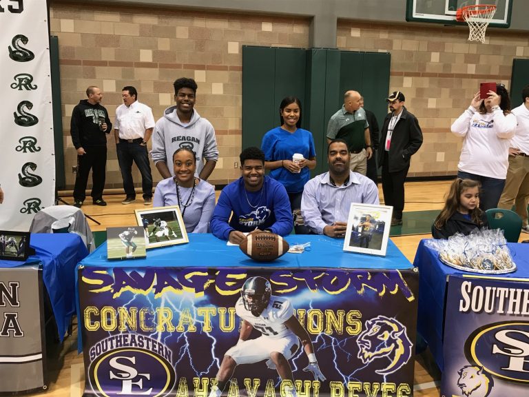 Reyes signs with Southeastern Oklahoma Football – Rattler Sports